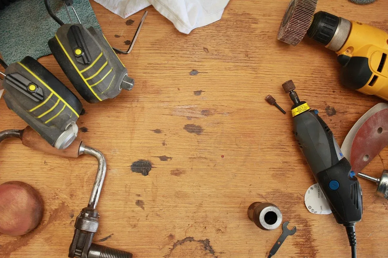 Hand Tools vs. Power Tools for Beginners