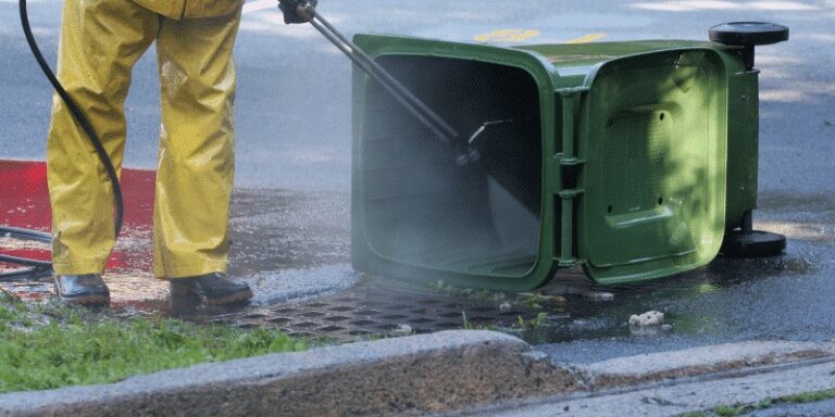 How to Clean Outdoor Garbage Cans and Keep Them Clean?