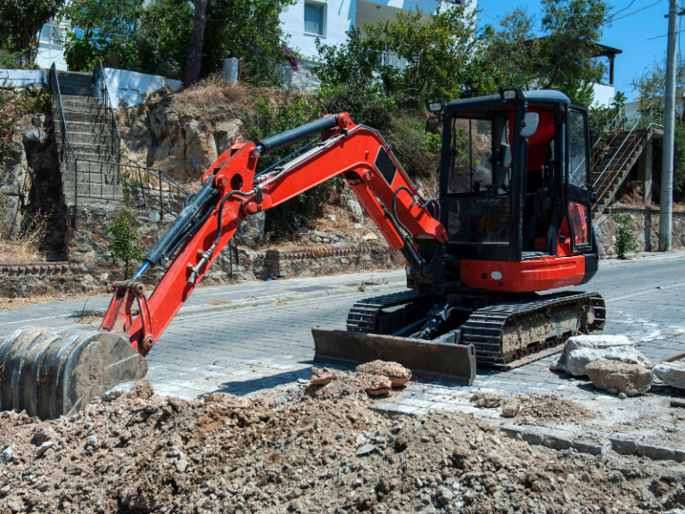How to Operate a Mini Excavator: Master the Basics!